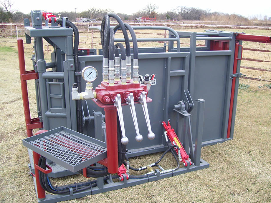 WW Hydraulic Cattle Chutes for Portable & Feedlot Applications